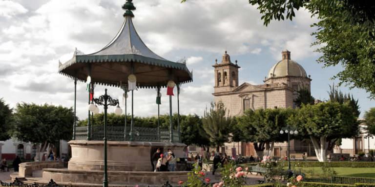 The history of Mexican pink, the most representative color of Mexico ...